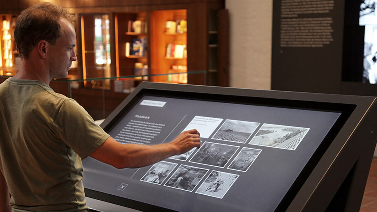 What is interactive digital signage? - Asianda